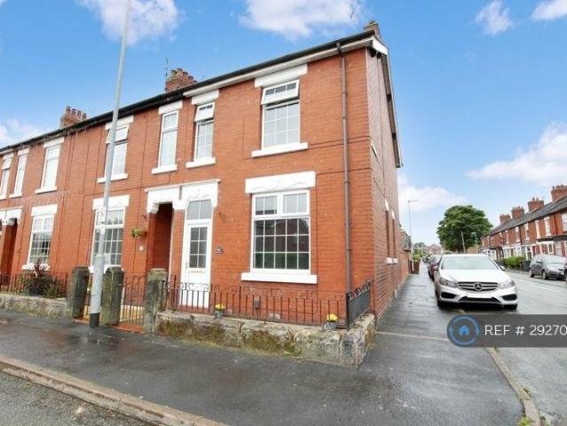 3 bedroom end of terrace house to rent