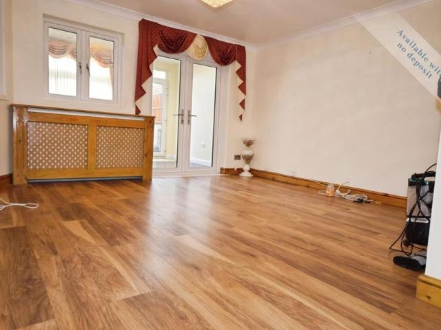 3 bedroom end of terrace house to rent
