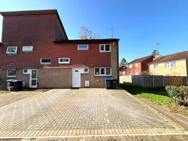 3 bedroom end of terrace house to rent
