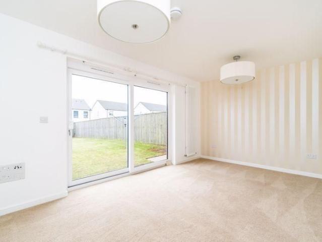3 bedroom end of terrace house to rent
