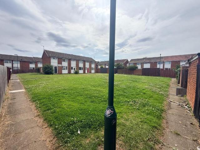 3 bedroom end of terrace house to rent