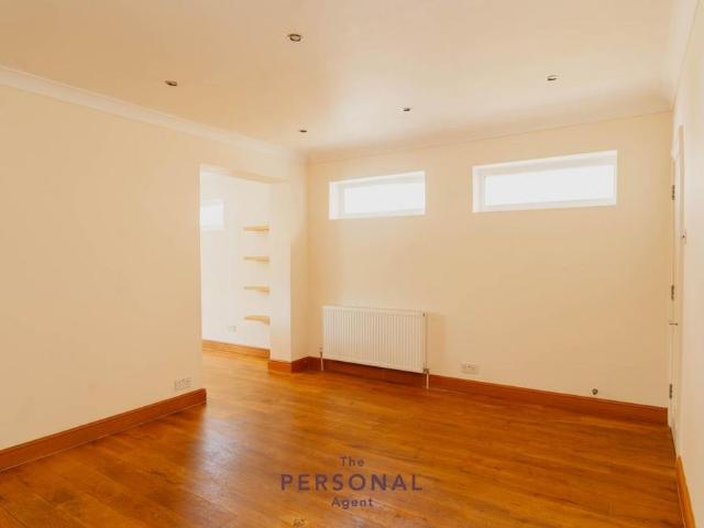 3 bedroom end of terrace house to rent