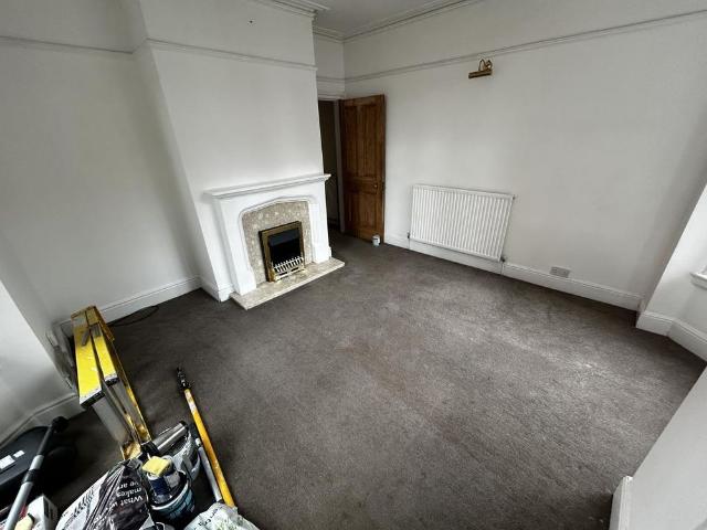 3 bedroom end of terrace house to rent
