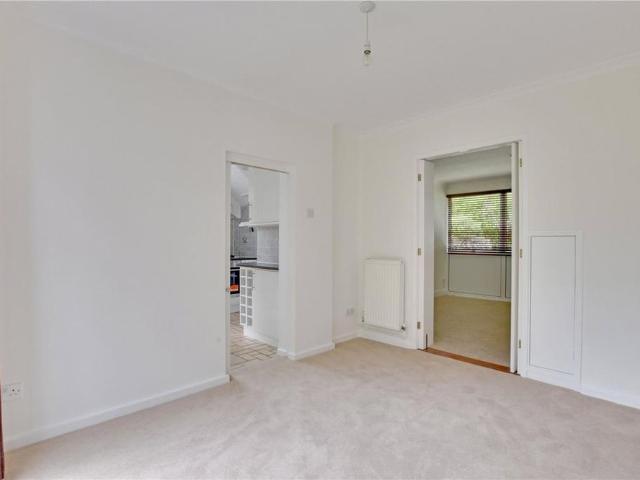 3 bedroom end of terrace house to rent