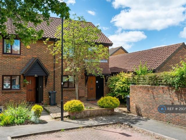 3 bedroom end of terrace house to rent