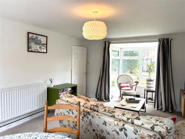 3 bedroom end of terrace house to rent