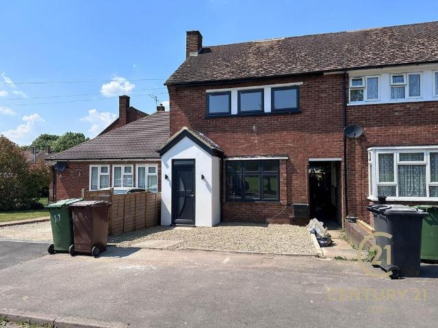 3 bedroom end of terrace house to rent