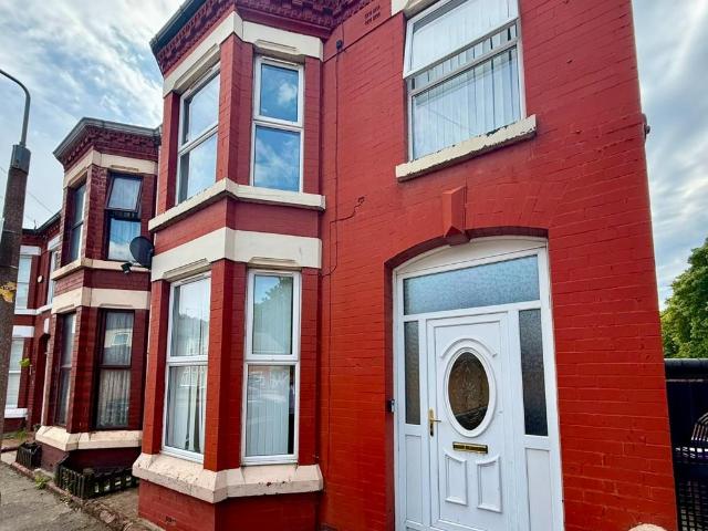 3 bedroom end of terrace house to rent