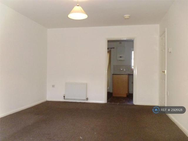 3 bedroom end of terrace house to rent