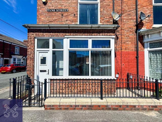 3 bedroom end of terrace house to rent