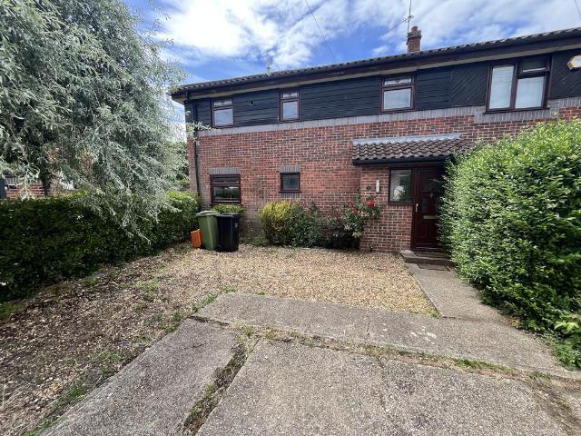 3 bedroom end of terrace house to rent