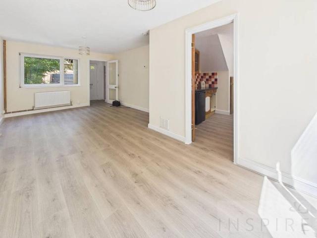 3 bedroom end of terrace house to rent