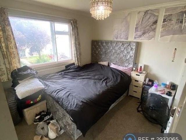 3 bedroom end of terrace house to rent