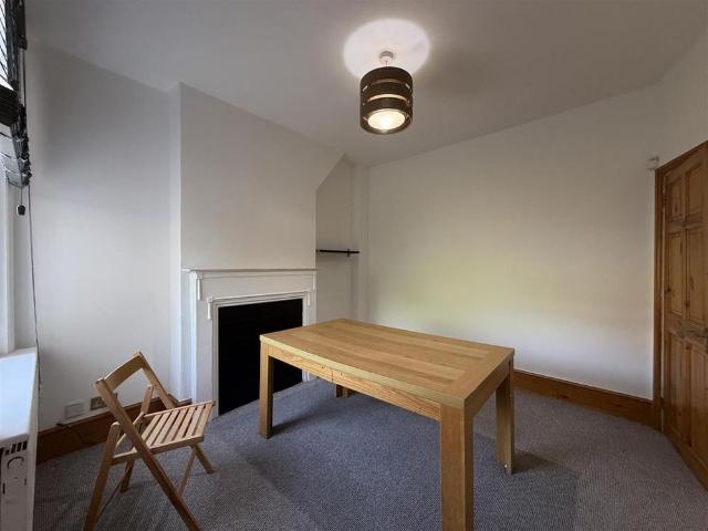 3 bedroom end of terrace house to rent