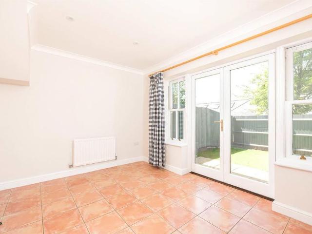 3 bedroom end of terrace house to rent