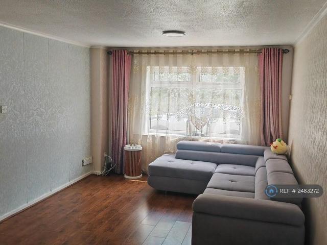 3 bedroom end of terrace house to rent