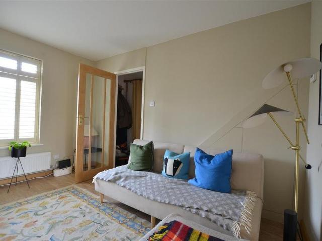 3 bedroom end of terrace house to rent