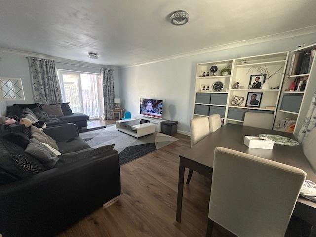 3 bedroom end of terrace house to rent