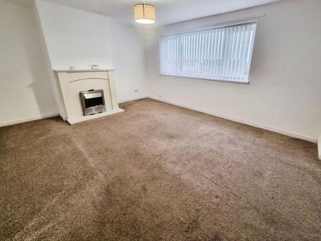 3 bedroom end of terrace house to rent