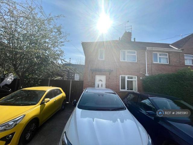 3 bedroom end of terrace house to rent