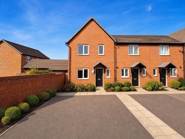 3 bedroom end of terrace house to rent