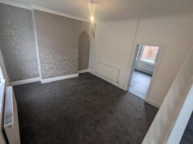 3 bedroom end of terrace house to rent