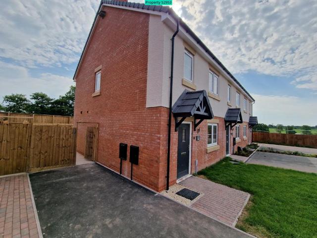 3 bedroom end of terrace house to rent
