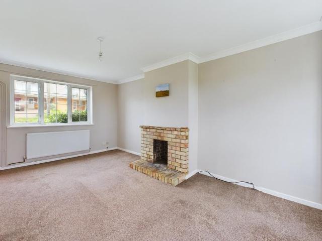 3 bedroom end of terrace house to rent