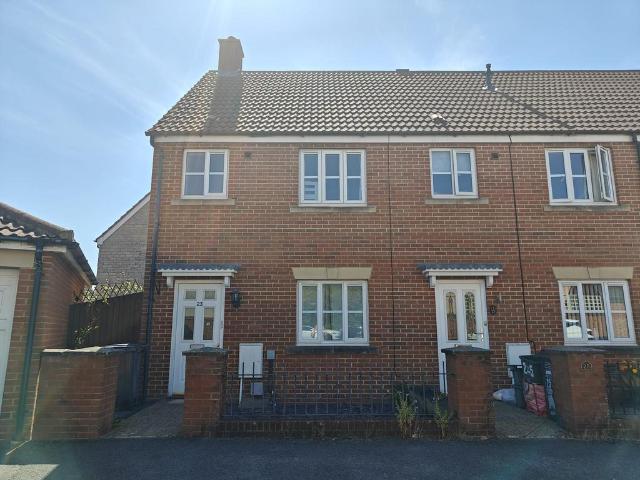 3 bedroom end of terrace house to rent