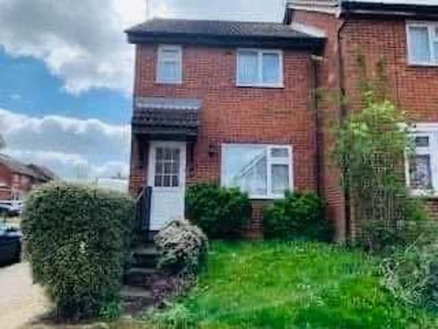 3 bedroom end of terrace house to rent