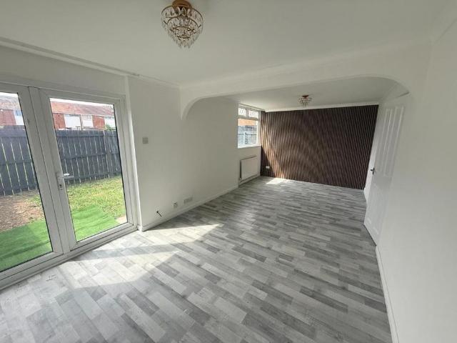 3 bedroom end of terrace house to rent