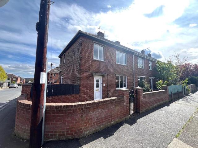 3 bedroom end of terrace house to rent