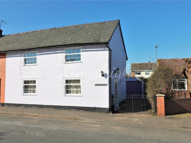 3 bedroom end of terrace house to rent