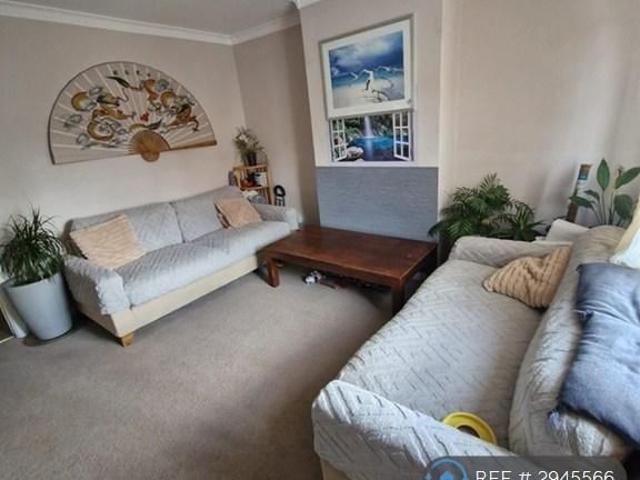 3 bedroom end of terrace house to rent