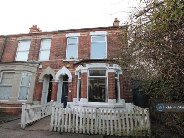 3 bedroom end of terrace house to rent