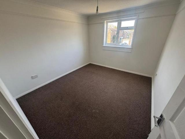 3 bedroom end of terrace house to rent