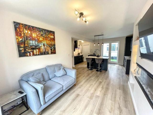 3 bedroom end of terrace house to rent