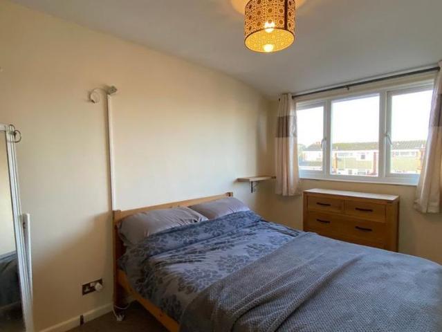 3 bedroom end of terrace house to rent