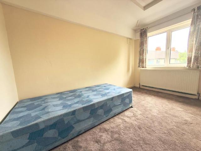 3 bedroom end of terrace house to rent