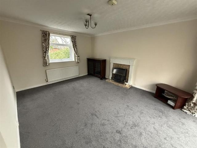 3 bedroom end of terrace house to rent