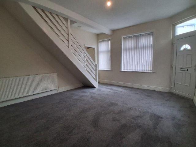 3 bedroom end of terrace house to rent