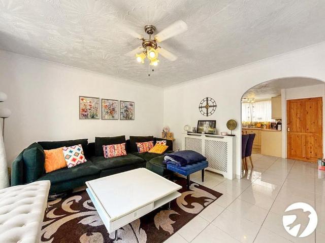 3 bedroom end of terrace house to rent
