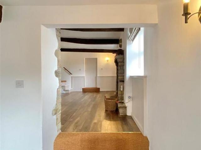 3 bedroom end of terrace house to rent
