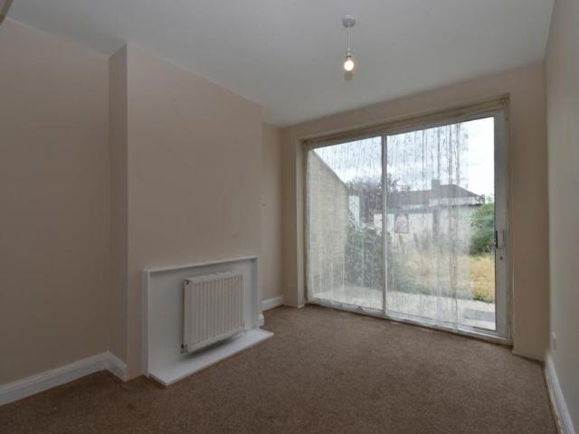 3 bedroom end of terrace house to rent