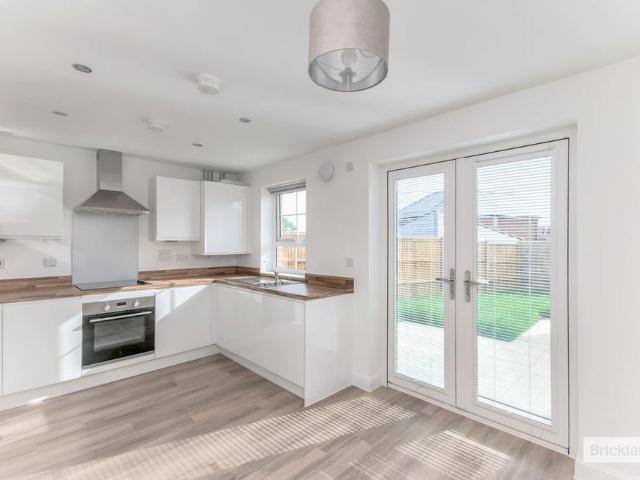 3 bedroom end of terrace house to rent