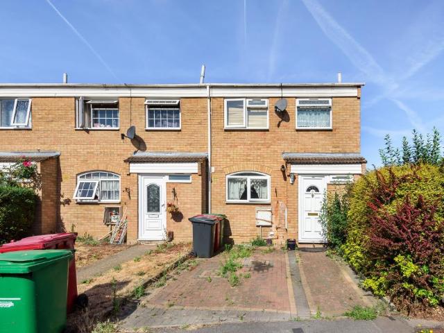 3 bedroom end of terrace house to rent