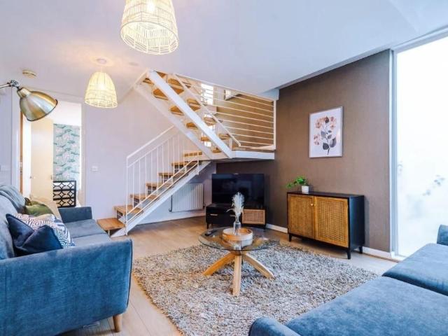 3 bedroom end of terrace house to rent