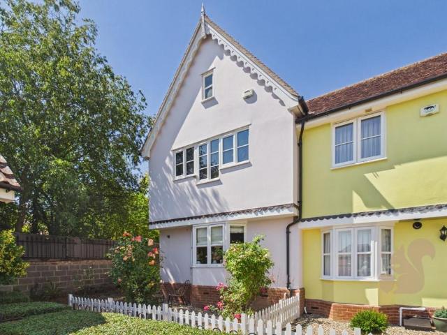 3 bedroom end of terrace house to rent