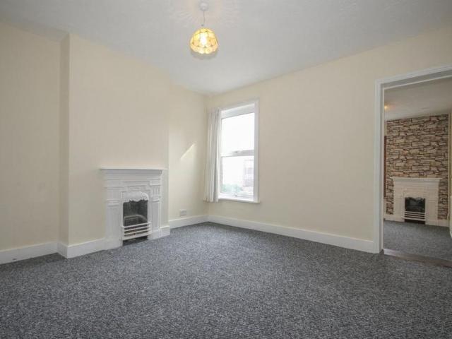 3 bedroom end of terrace house to rent