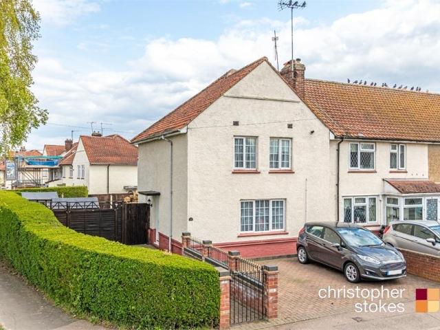 3 bedroom end of terrace house to rent
